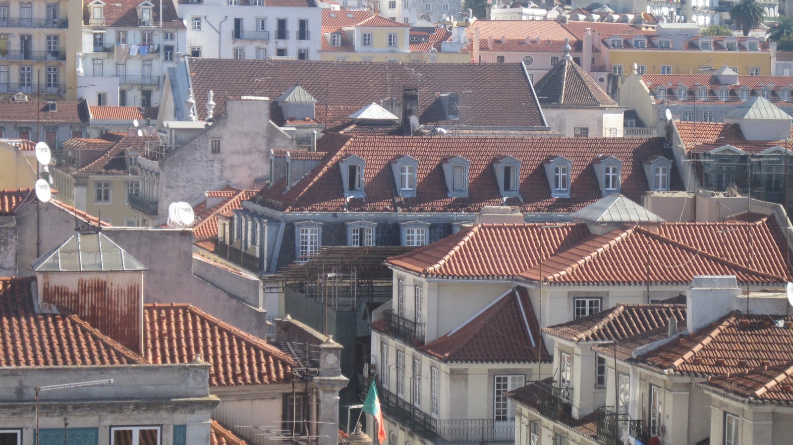 poesia em imagens: telhados de lisboa