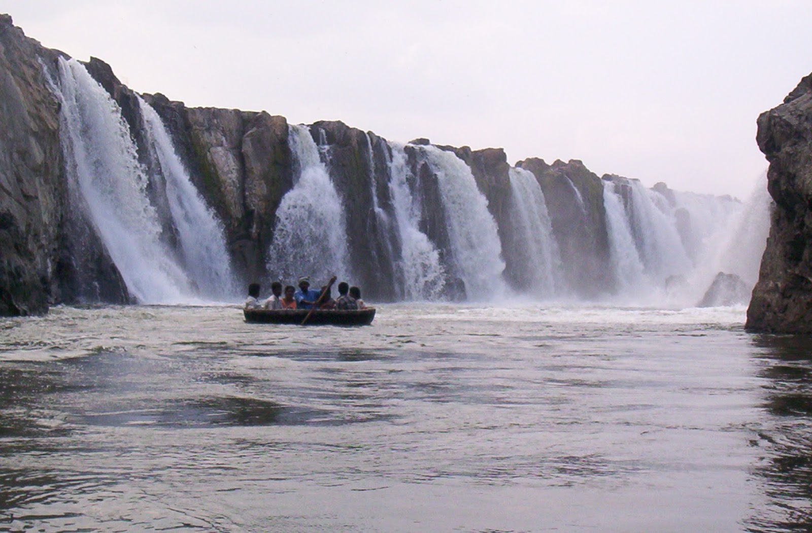 Hogenakkal Falls(The Niagara of India) | Travel India ,bharat darshan ...