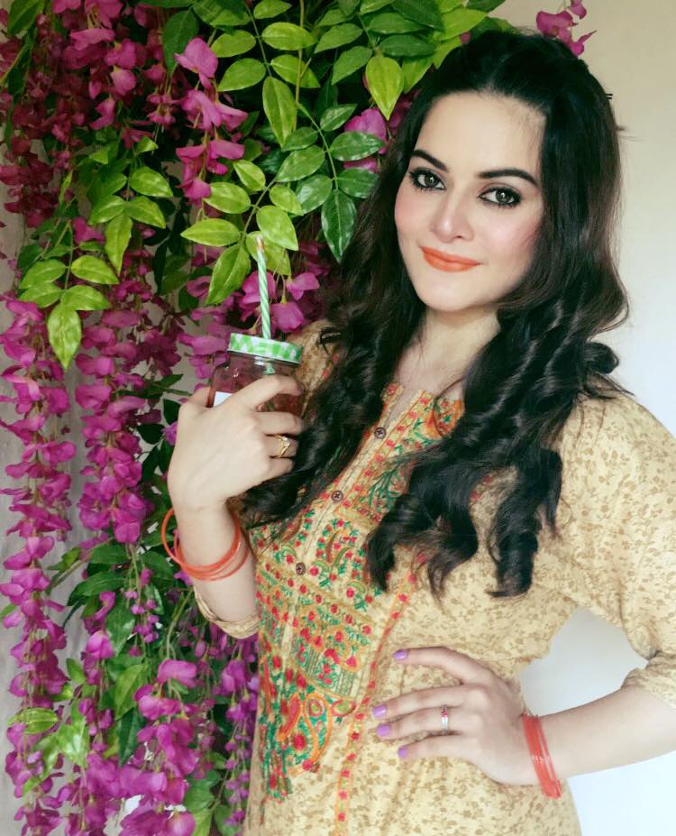 Beautiful Minal Khan New Pics Latest Collection
