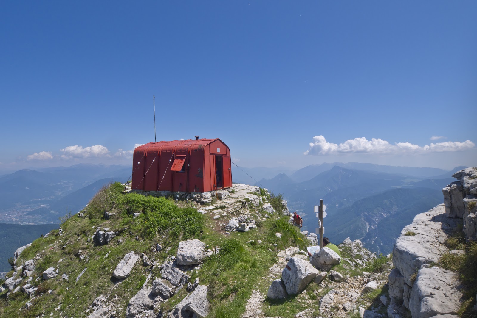 cipputiblog: Bivacco "Alla Madonnina" in Vigolana