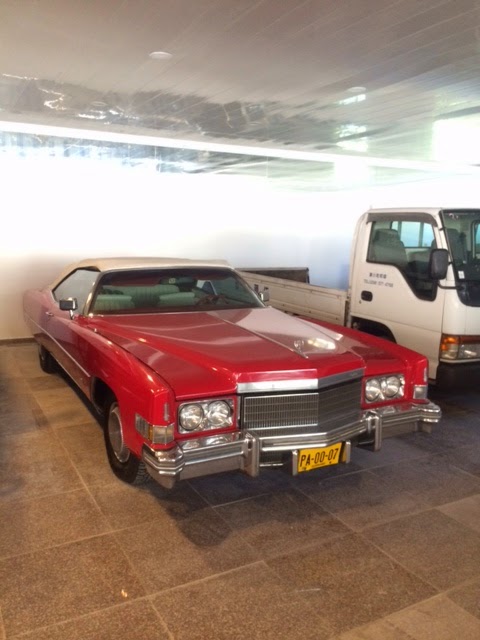 Het leven door L: -5,00 R: -5,50: Oldtimers in Suriname