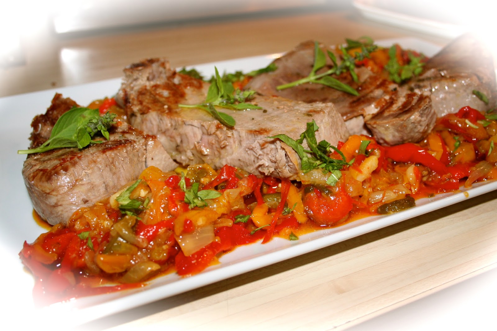 Ma cuisinez Moi.: bonite de saint jean de luz à la piperade.