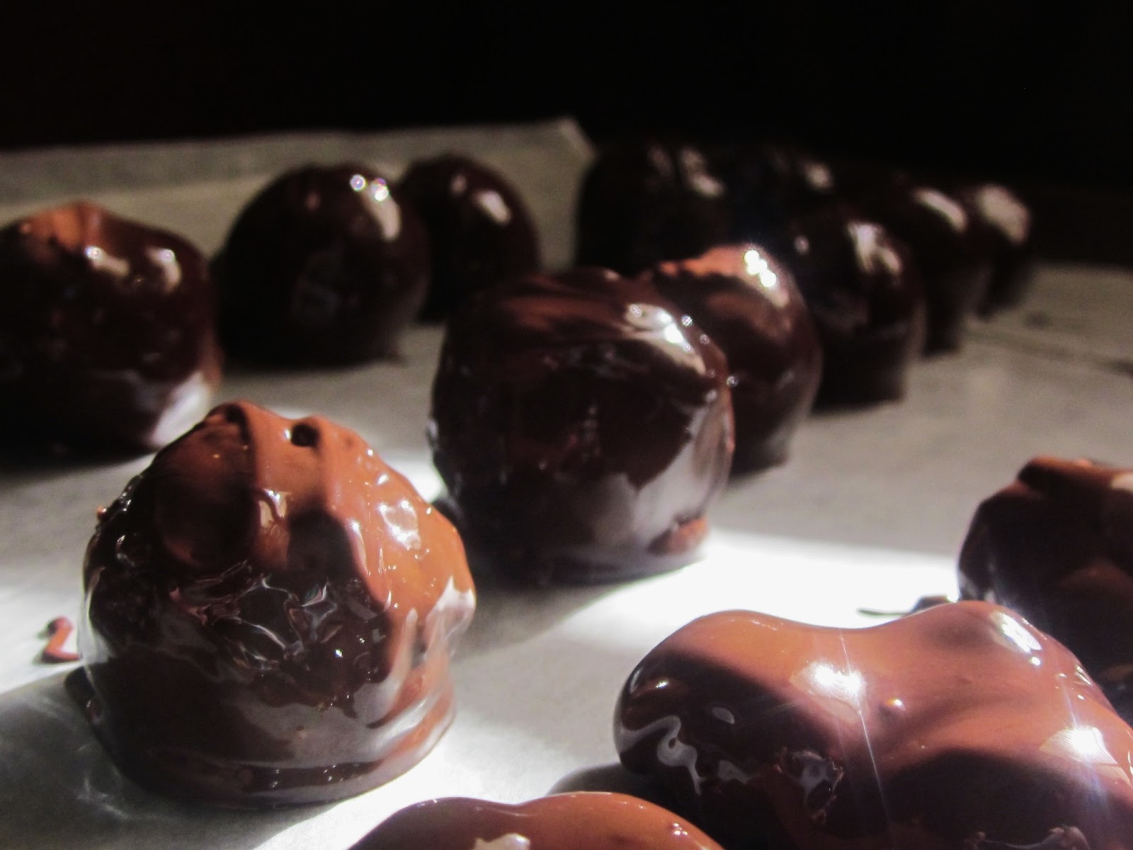 Chef Tess Bakeresse: How to Make Your Own Raw Chocolate- Guest Post