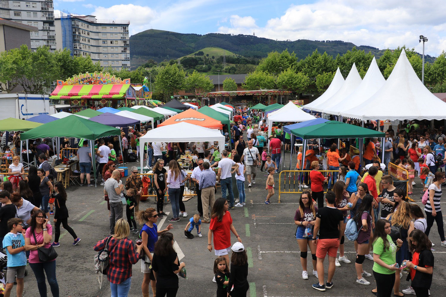 Decenas de cuadrillas despiden las fiestas de Cruce en la ...