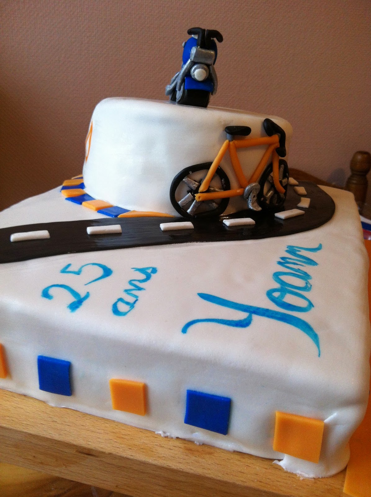 Gateaux d'anniversaires décorés de Catherine: Gâteau Moto et Vélo pour ...