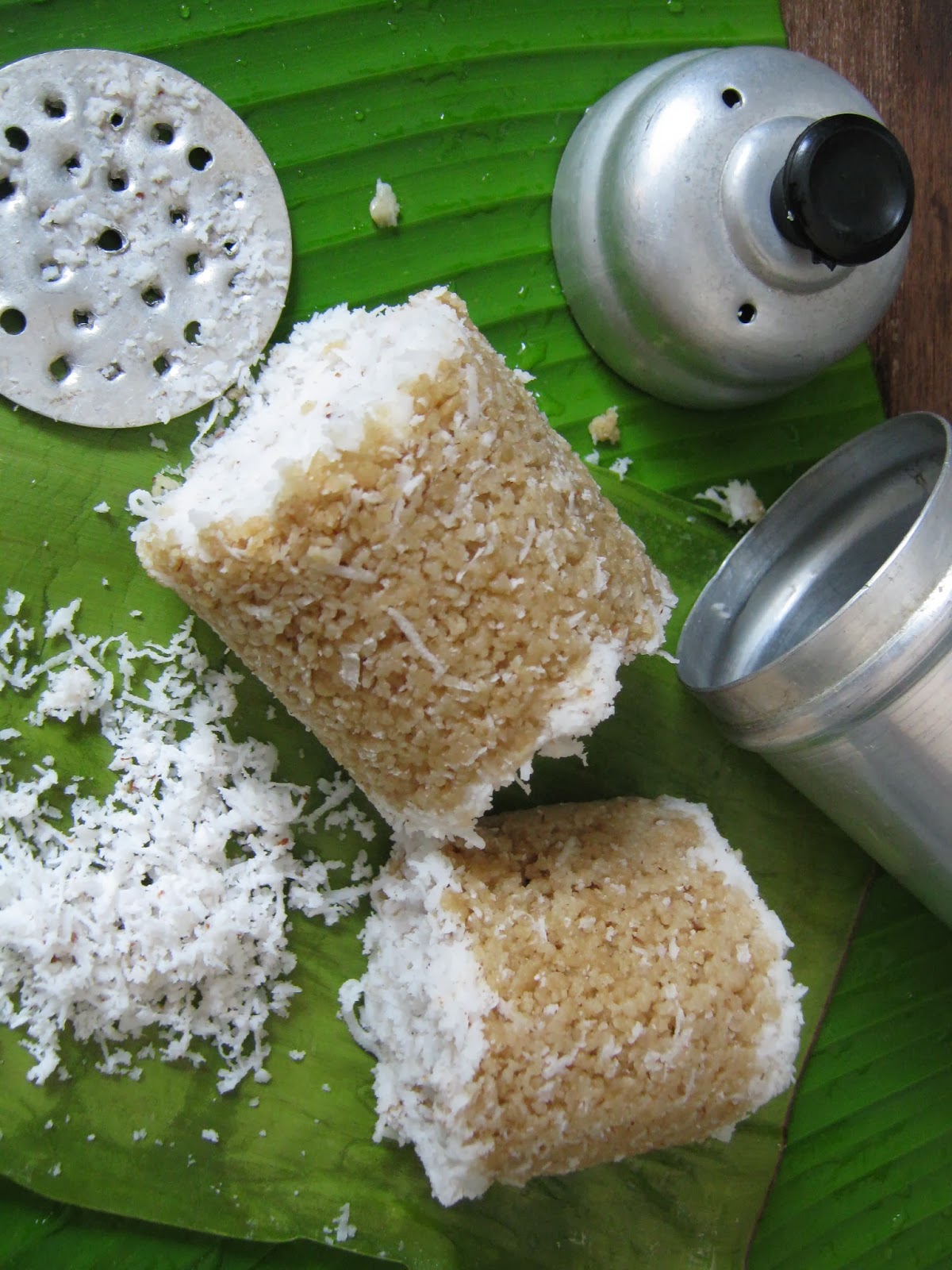 DAUN KARI Masakan Malaysia.....: PUTU TEPUNG ATTA