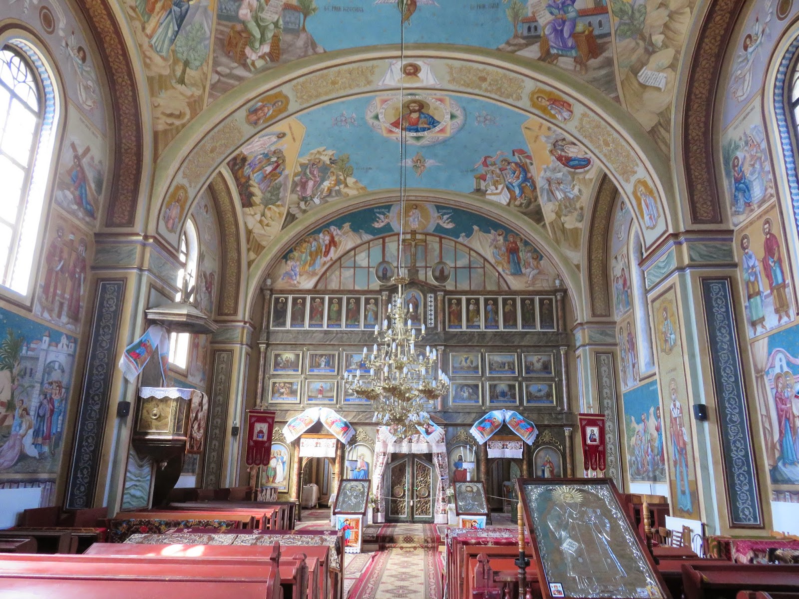 Dar!: Sangeorz Bai: Biserici, Case parohiale, Centrul de tineret in ...