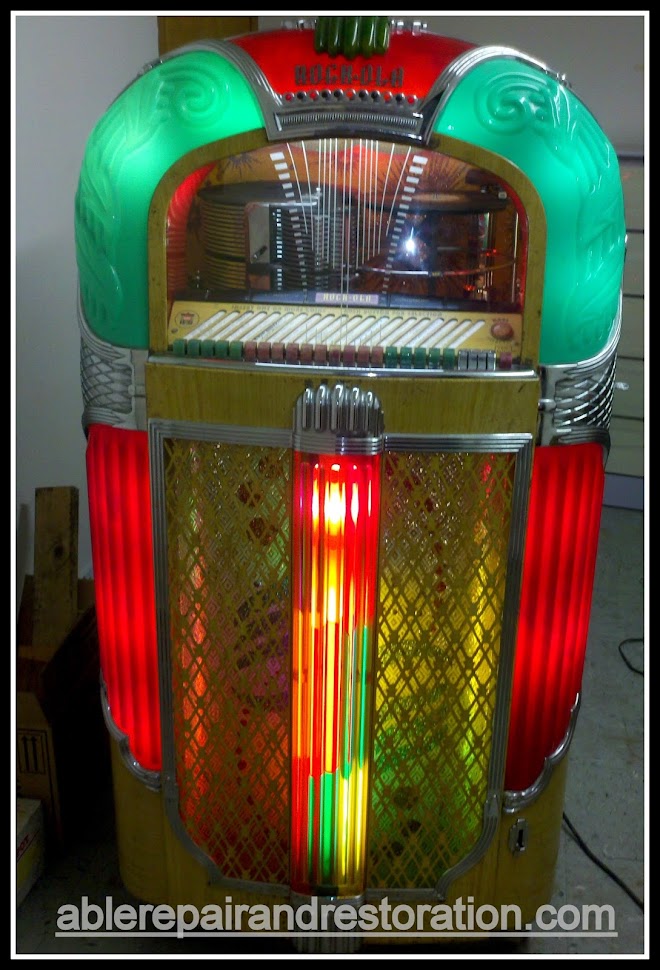1952 Seeburg Jukebox, Model M100C