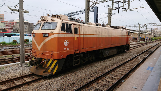 Blair's 鐵道攝影: E339電力機車 / TRA E339 Electric locomotive