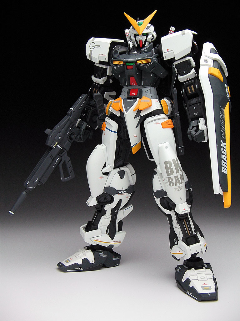 Painted Build: 1/100 Real Type Gundam Astray Black Frame