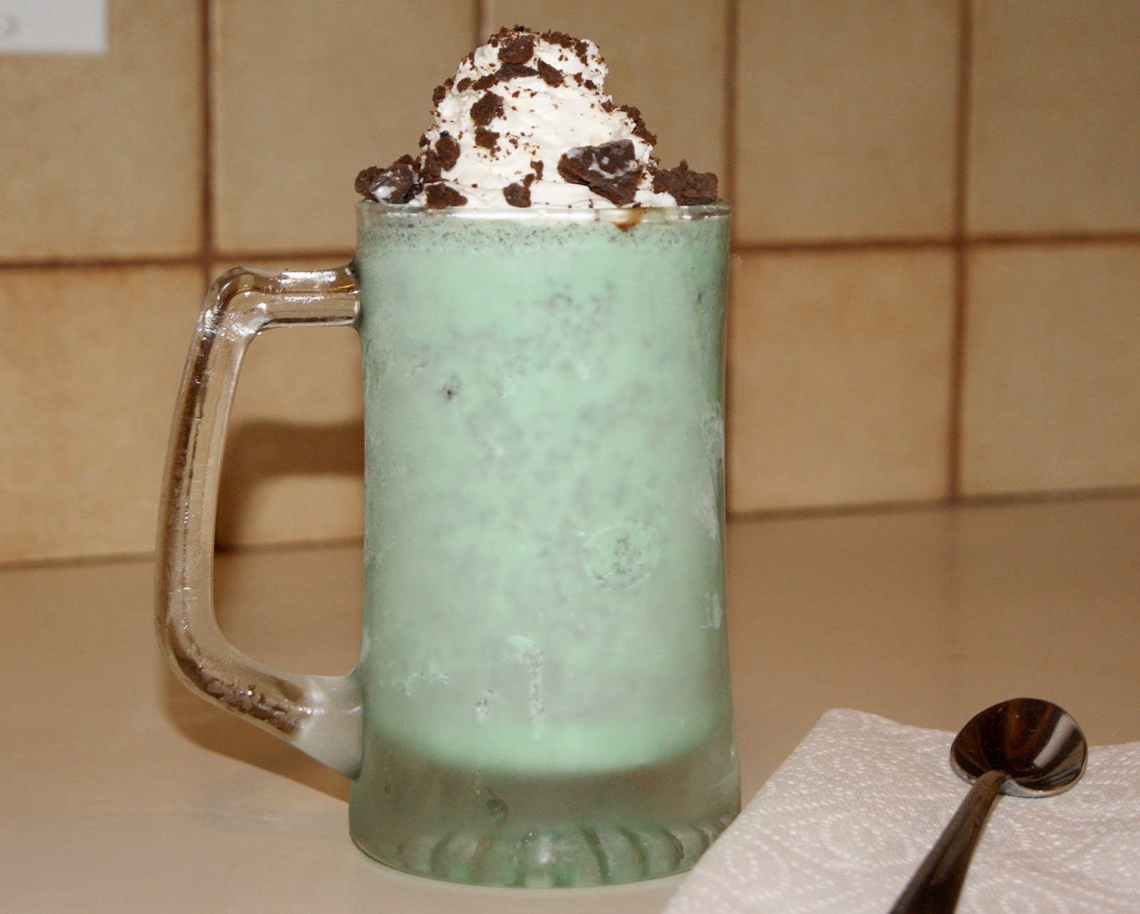 Raising Leafs: Tasty Tuesday: Mock Shamrock & Mint Oreo Shakes
