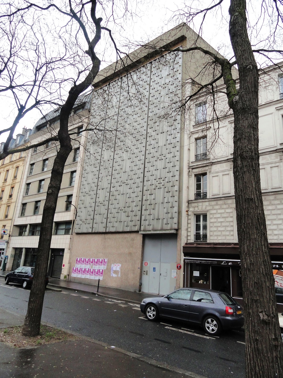 Des usines à Paris: Au Père-Lachaise, le souvenir d'une défunte usine ...
