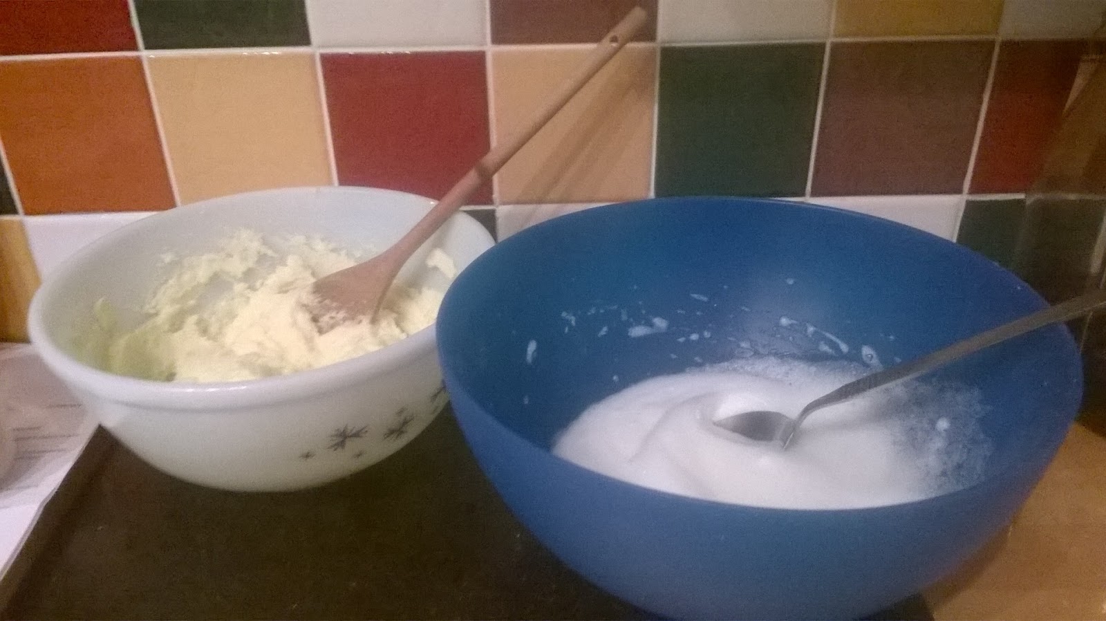 Vintage Recipe Books : Delia Smith's Book of Cakes 1977