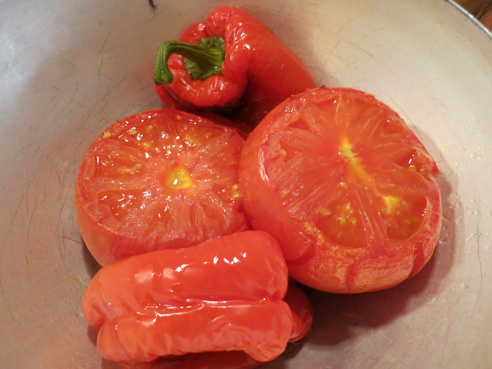 The Veracious Vegan: Roasted Red Bell Pepper and Tomato Sauce