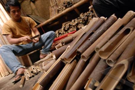 pleasure amazing place: How to make angklung