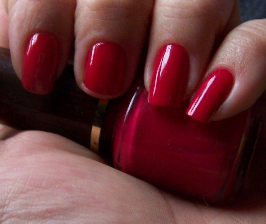 NailsLikeLace: Flowers with Nail Reflections