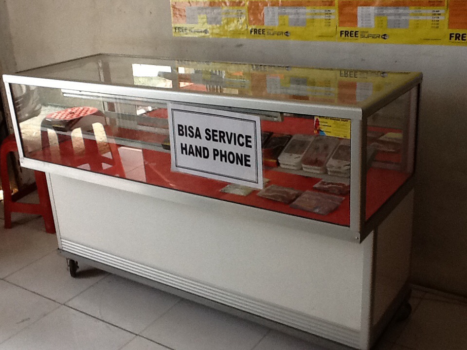 Model Harga Etalase Lemari Kaca Kecil Alumunium Untuk Usaha Kue ...