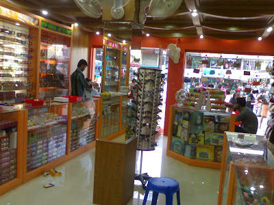 Chiseler Interiors: Fancy shop