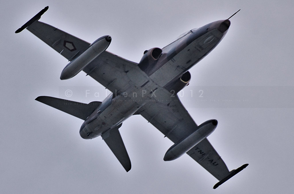 3 Hawk 100/200 TNI-AU memaksa pesawat asing mendarat | Pojok Militer