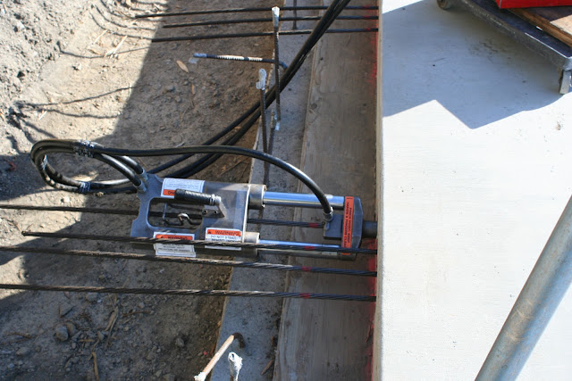 Stressing the Post Tensioned Cables in a Monolithic Slab