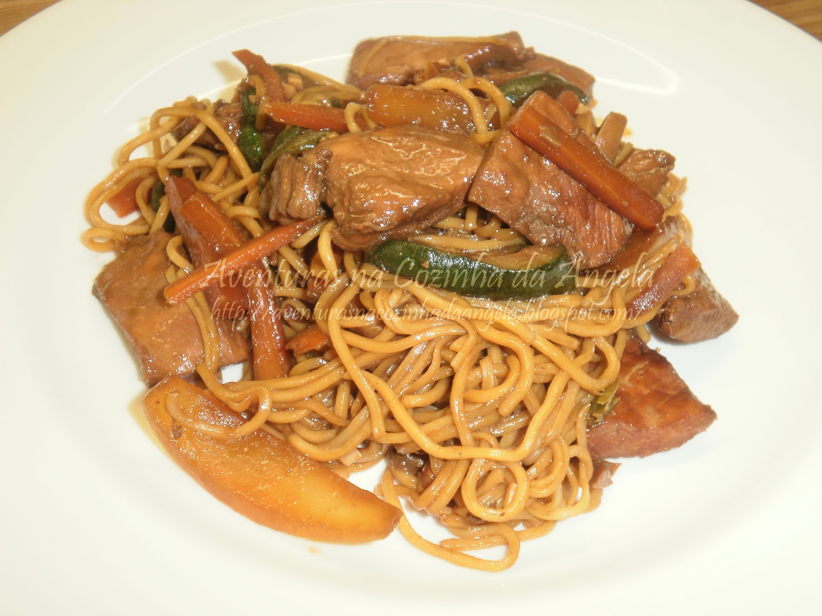 Aventuras na Cozinha da Ângela: Massa Chinesa com Frango
