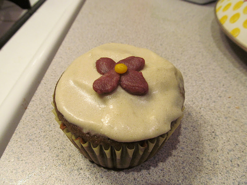 A Kitchen In Brooklyn: Sasha's Kitchen: Green Tea Cupcakes with Violets