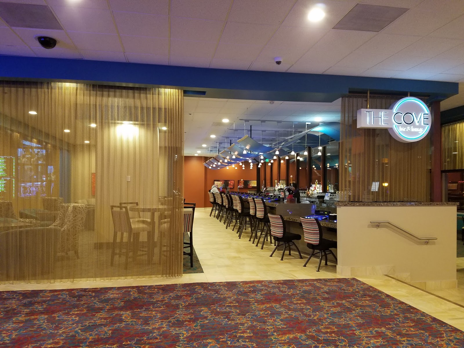 Laughlin Buzz: The Cove Bar & Lounge at the Aquarius Casino Resort