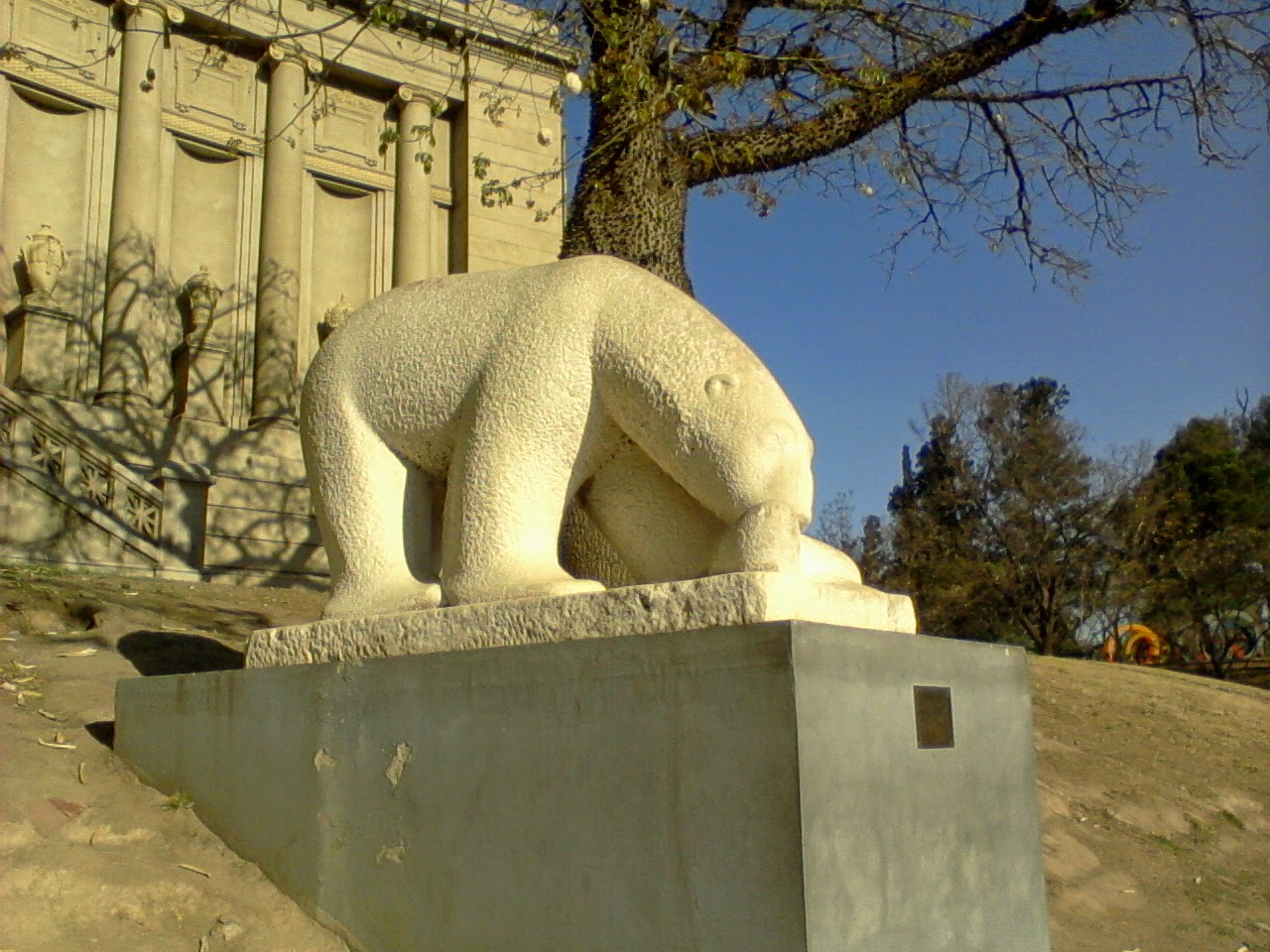 Ecos Sublimes: Córdoba de Argentina y las esculturas de Alberto Barral