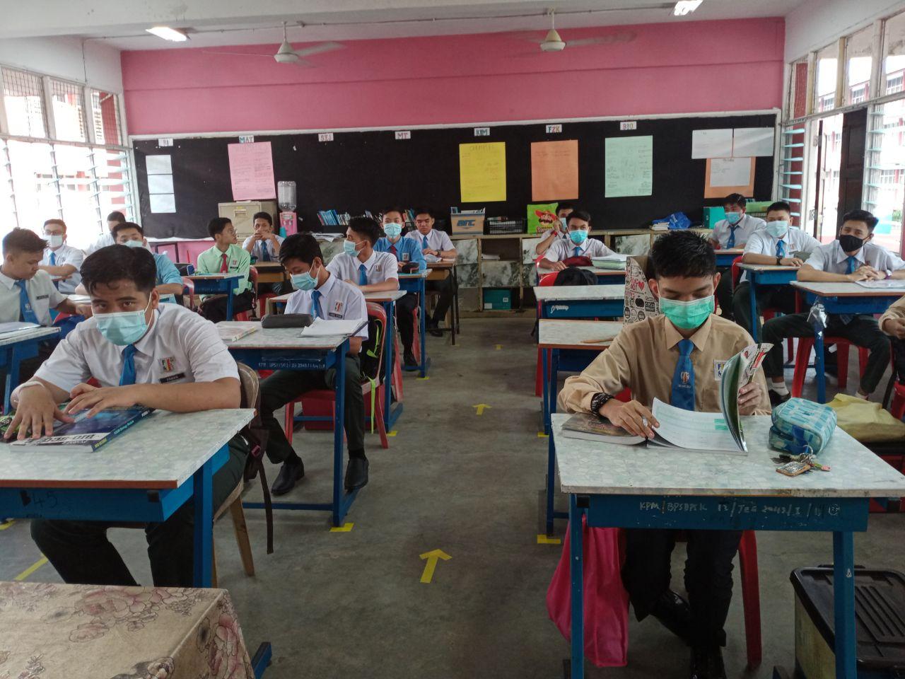 Pemantauan PPD Kluang untuk Pendaftaran semula pelajar Tingkatan 4 ke ...