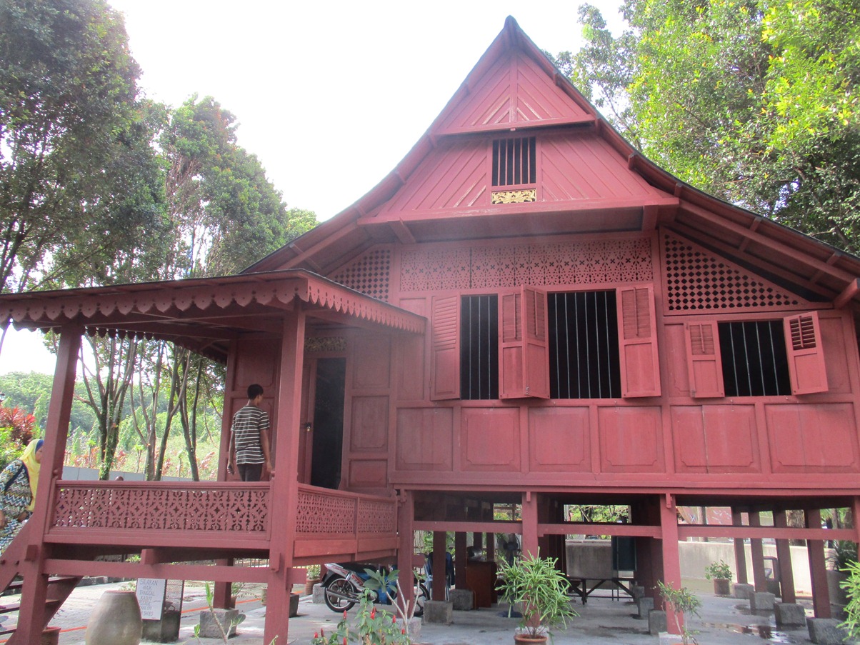 SENI LAMA MELAYU (MALAY OLDEN ART): Rumah tradisional Bugis (Bugis ...