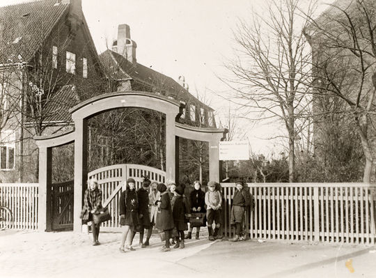 Valby og København, før og nu: Vigerslev Allé Skole - 1910-70 - Valby