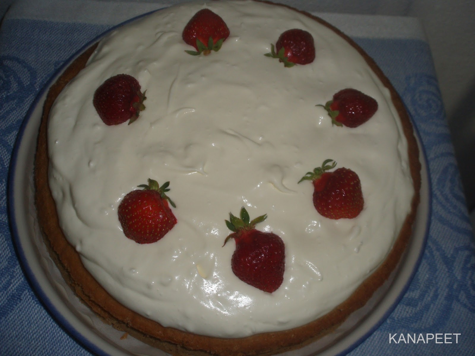 Kanapeet: Mansikkakakku Romanovin tapaan