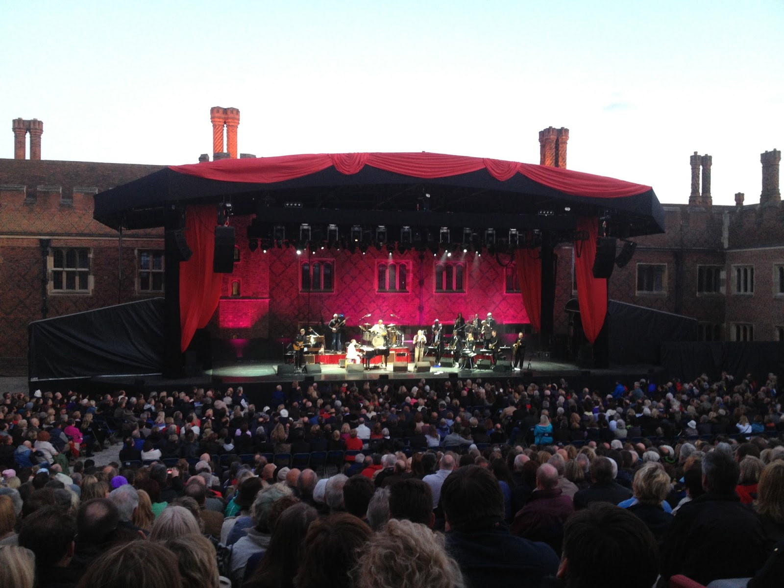 Tinx Newton's blog: Jools pulls out the stops at Hampton Court Music ...