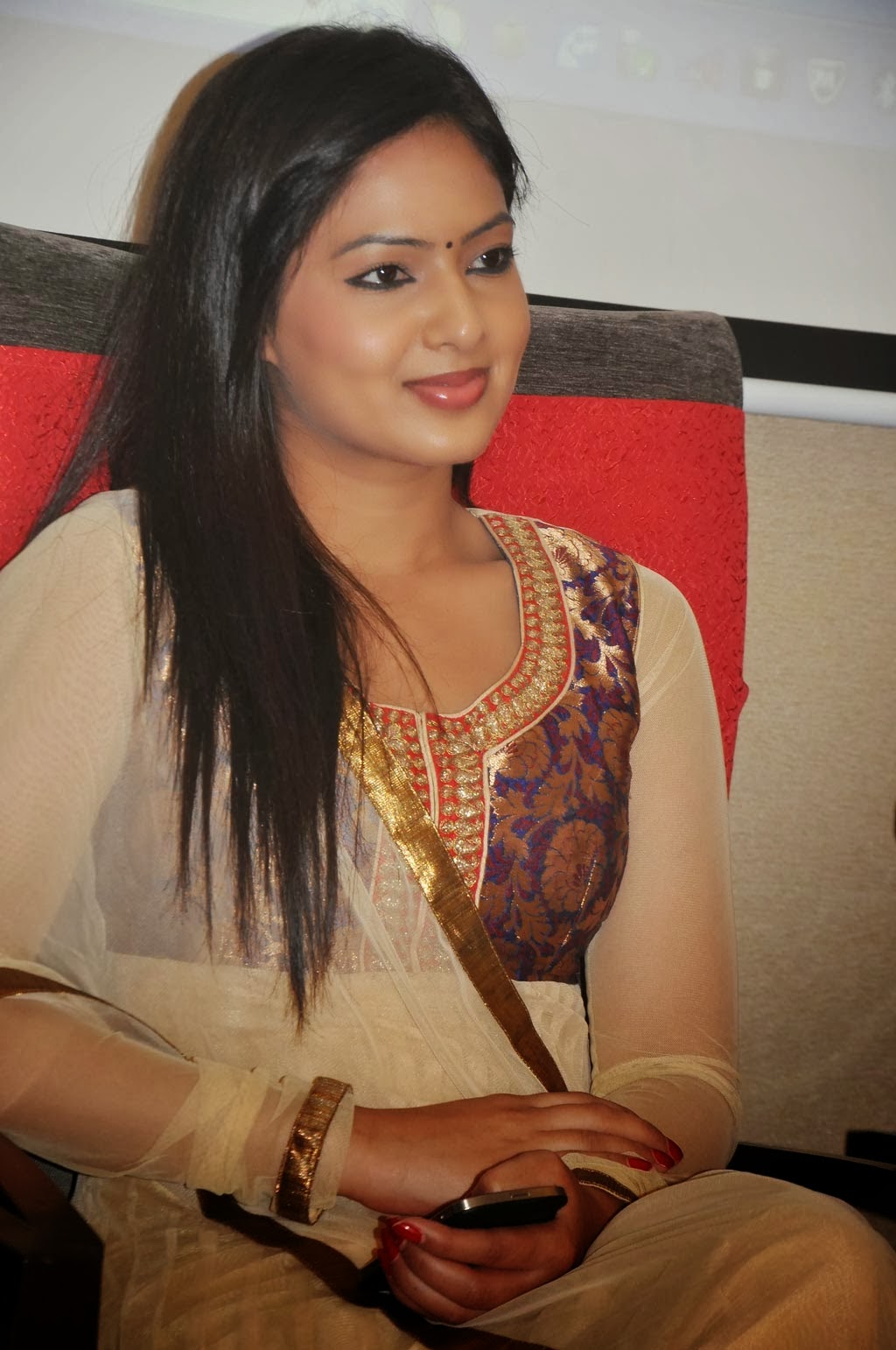 Nikisha Patel latest hot wallpapers — Entertainment Exclusive Photos