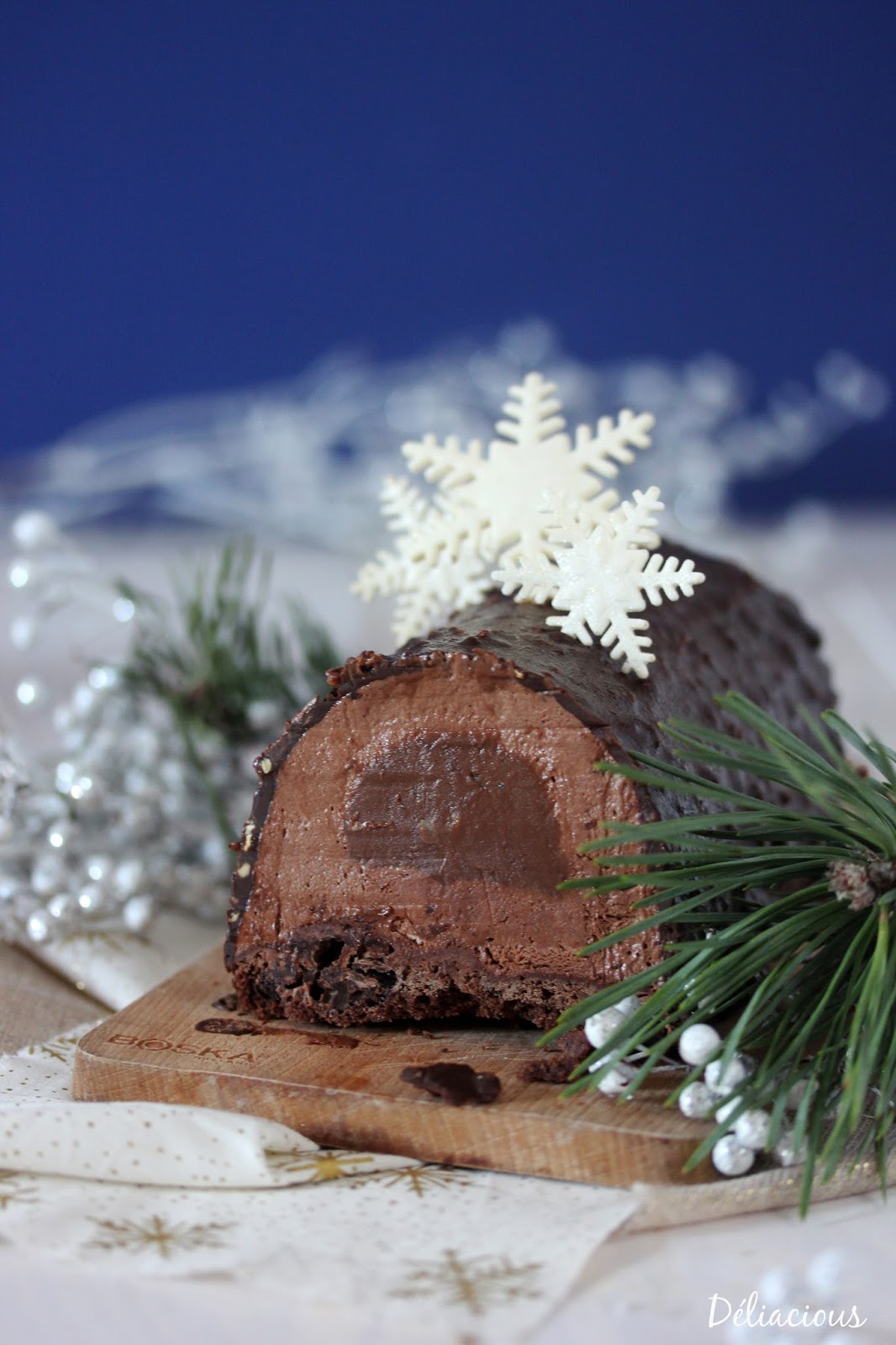 Bûche rocher : Mousse chocolat, crémeux praliné et glaçage croquant ...