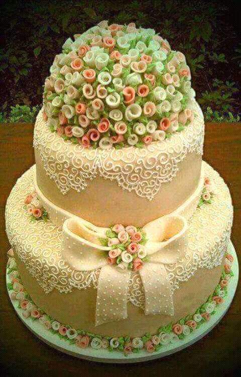 CHODAVARAMNET: FLORAL DESIGN WEDDING CAKE MODEL