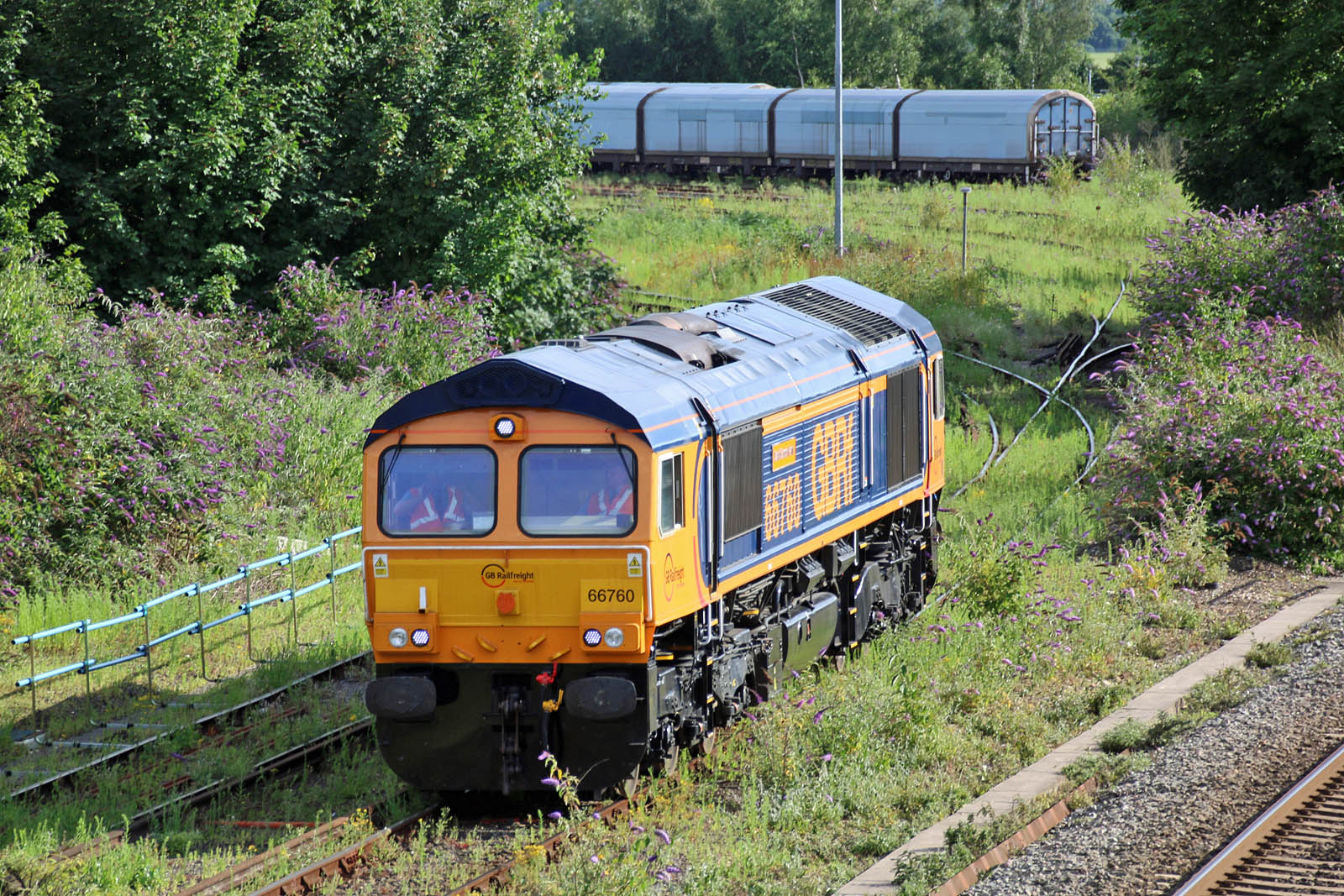 47s and other Classic Power at Southampton: 66760 GBRf Charity Train ...