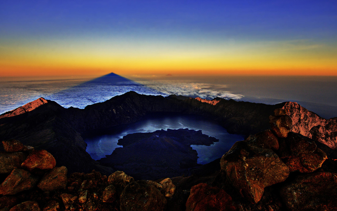 Hiking and Trekking Rinjani Volcano Lombok Indonesia: Trekking package ...