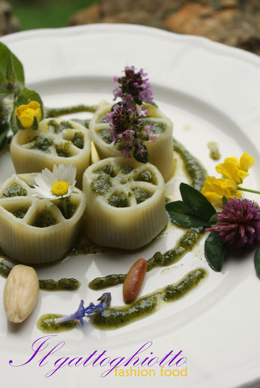 Ruote pazze al pesto di melissa e limone da Il gattoghiotto su ...