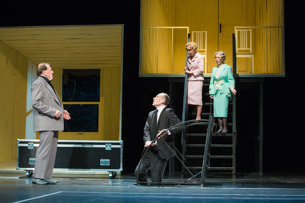 "Arszenik i stare koronki", czyli w Teatrze im. Juliusza Słowackiego w ...