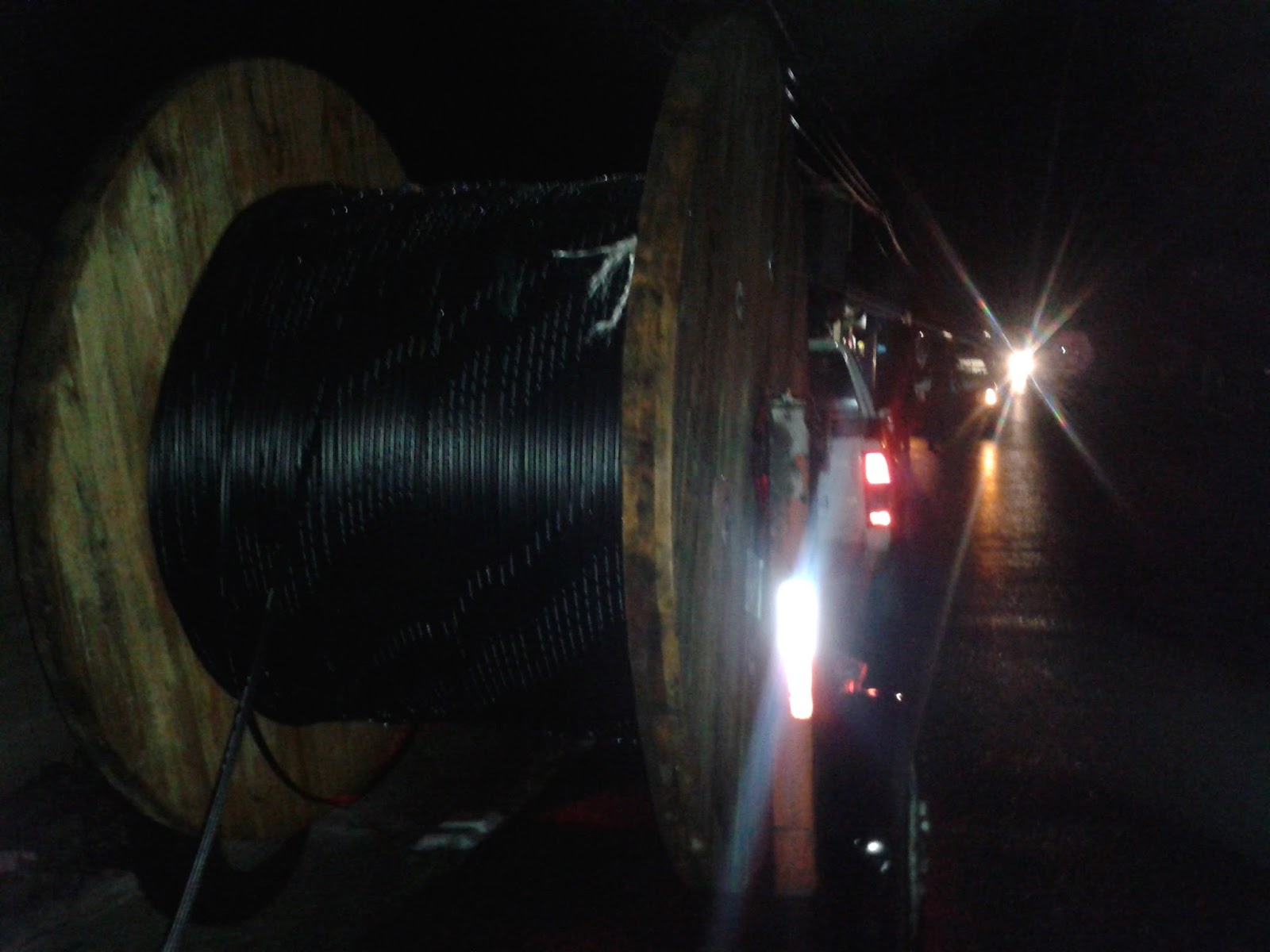 Compañías Viva y Aster instalan telecable en Villa La Mata sin permiso ...