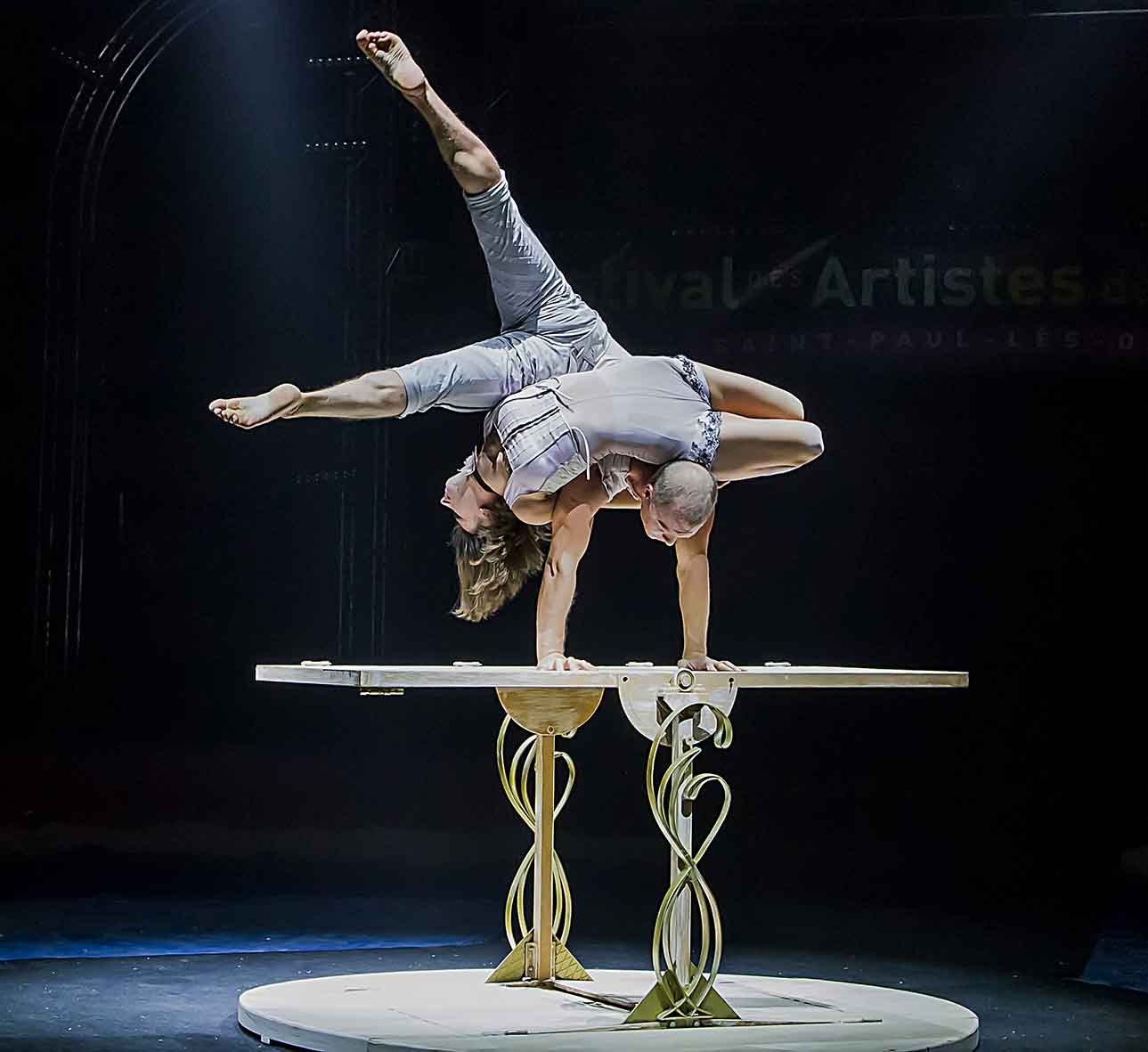 circus: BEHIND THE DOOR (photos de Jean-Pierre Jerva)