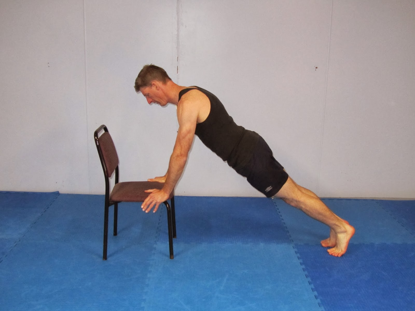 SIN PESAS: GUIA DE EJERCICIOS: FLEXIONES Y PLANCHA