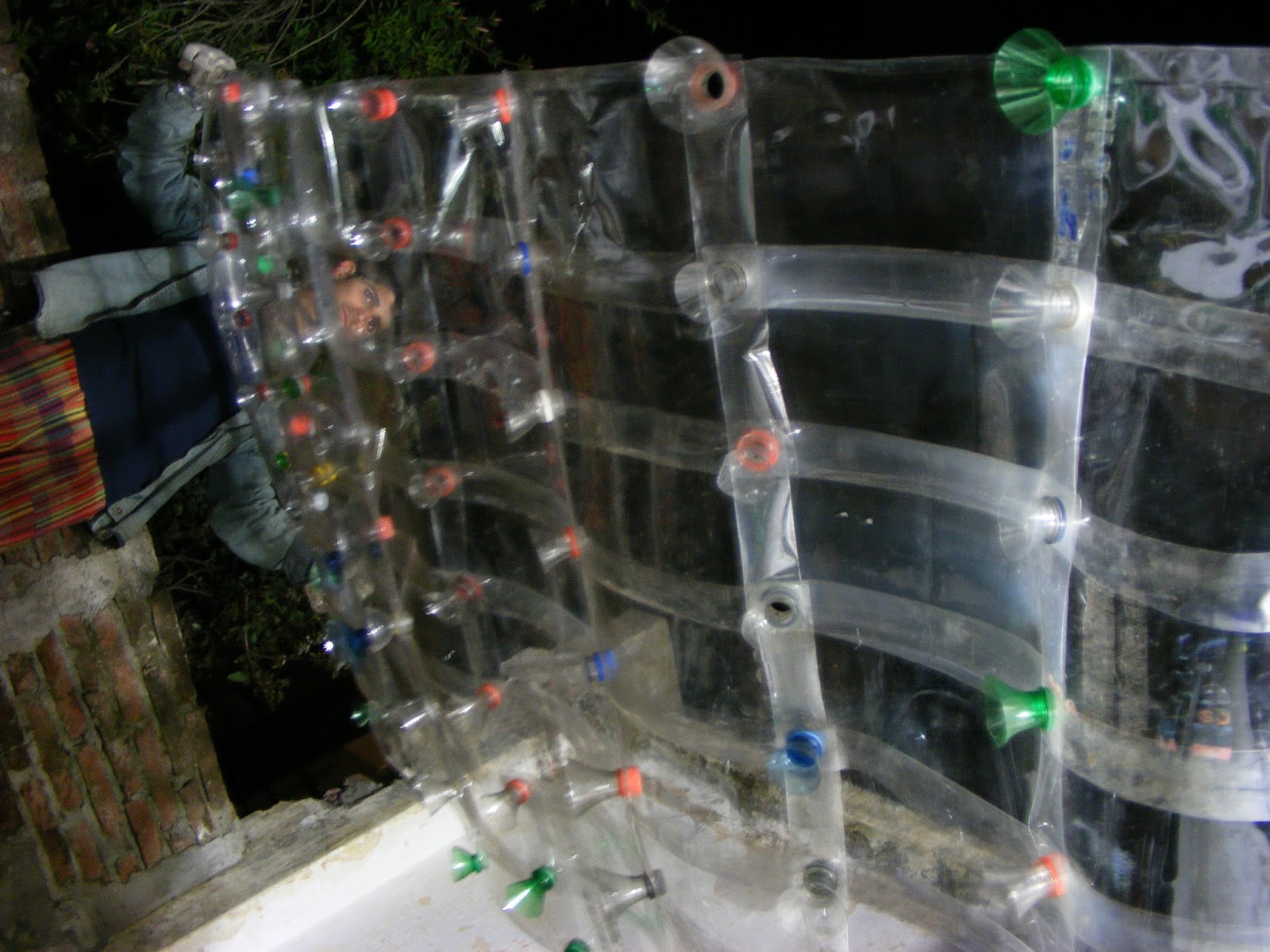 CreacionesExperimentales: Techo - laminas de PET vinculadas por pico y ...