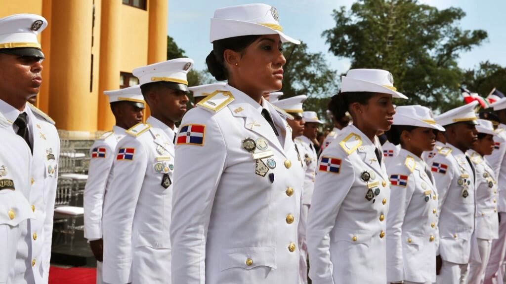 Hay cuatro nuevas oficiales en el Ejército República Dominicana ...