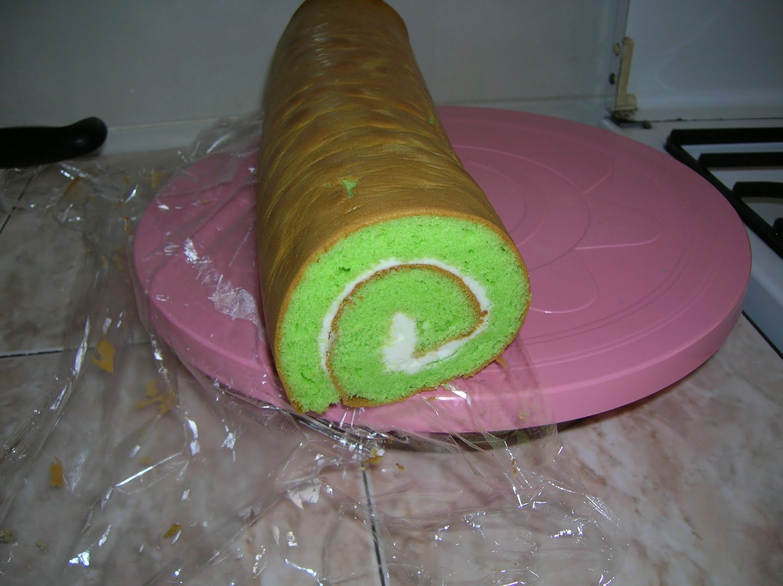 Cakes, Cakes N more: Pandan Swiss Roll