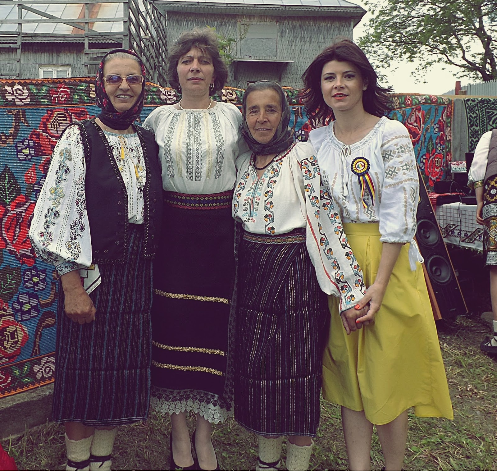 Mandra de Romania: Hora la Fundatura Vrancei - ii, catrinte, fote ...