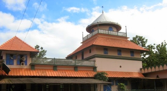 Details Of Places: Mampuram Maqam