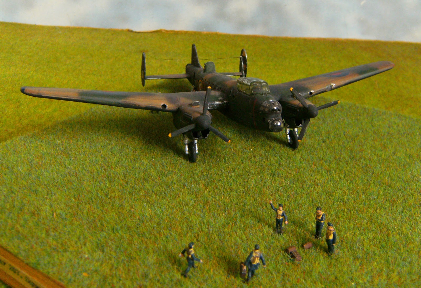 Happyscale-Modellbau: Avro 679 Manchester - Academy scratch conversion ...