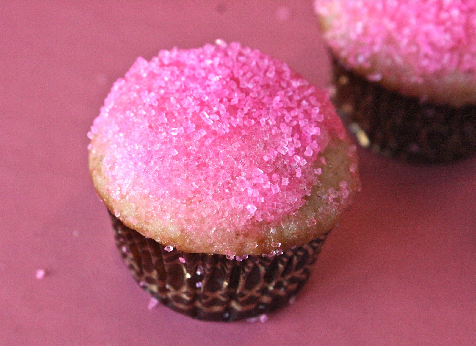 Neon Pink! Mini Doughnut Muffins / Hey, EEP!